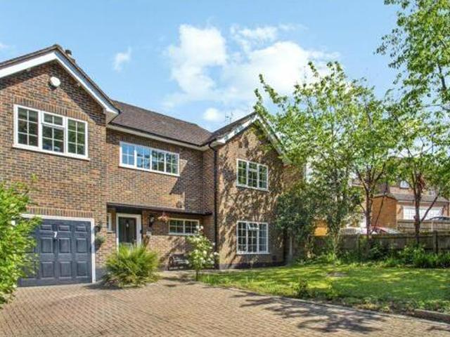 4 Bedroom Detached House For Sale In South Croydon