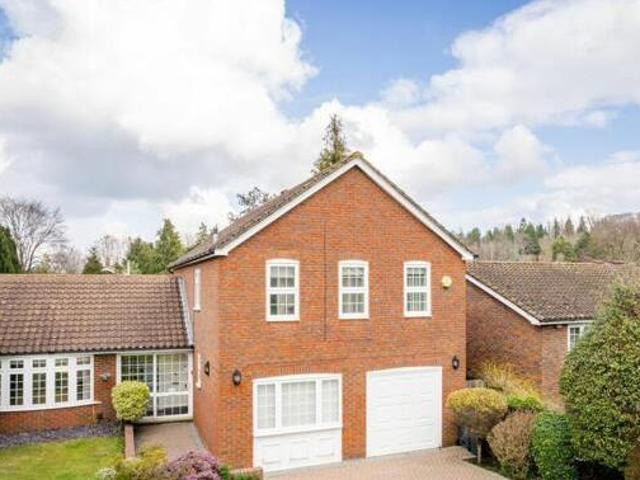4 Bedroom Detached House For Sale In South Croydon