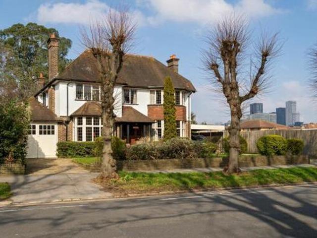 4 Bedroom Detached House For Sale In South Croydon