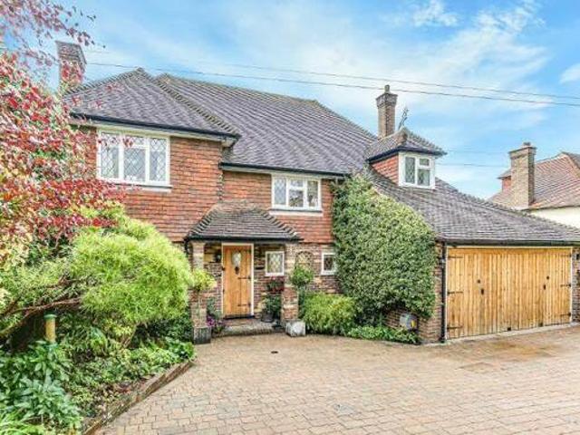 4 Bedroom Detached House For Sale In South Croydon