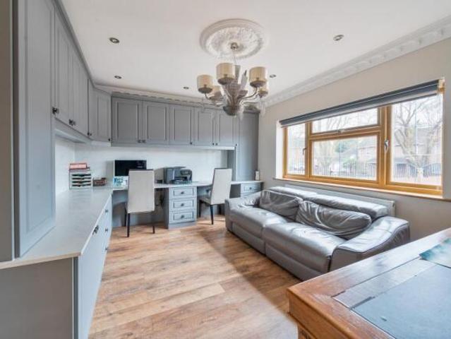 4 bedroom detached house for sale in South Reading, Berkshire, RG2