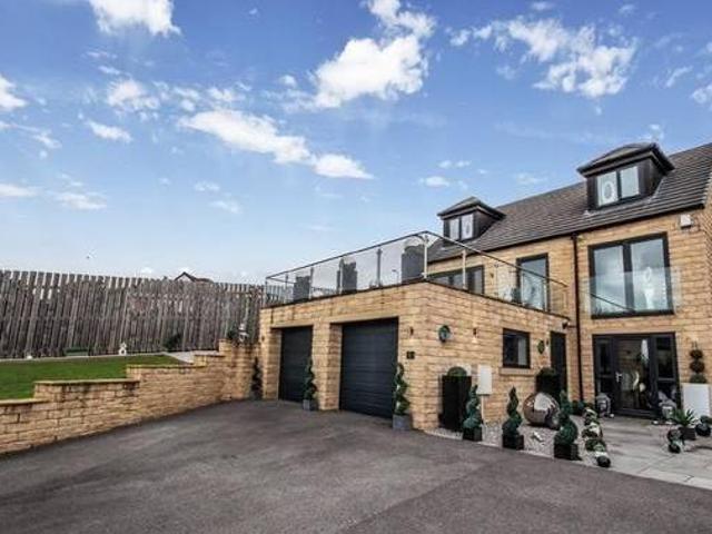 4 bedroom detached house for sale in South View New Road Staincross S75