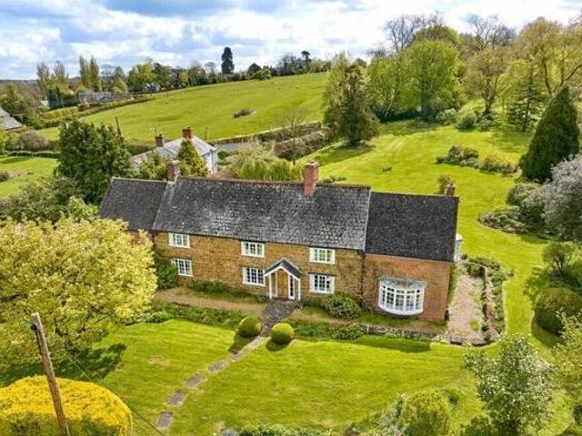 4 Bedroom Detached House For Sale In Southam, Warwickshire