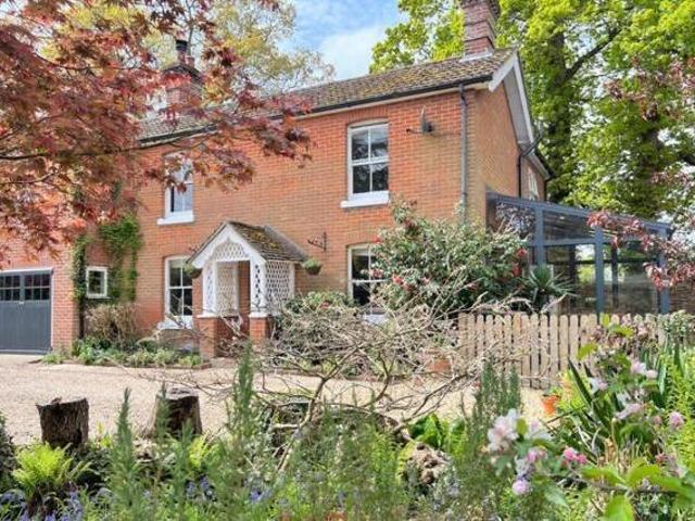 4 Bedroom Detached House For Sale In Southampton, Hampshire