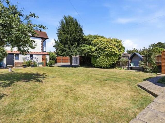 4 bedroom detached house for sale in Southchurch Boulevard, Southend on Sea, Essex, SS2