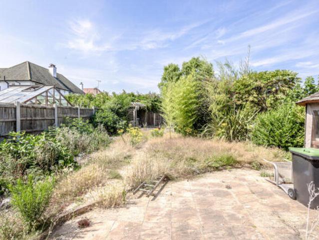 4 bedroom detached house for sale in Southchurch Boulevard, Southend on Sea, SS2