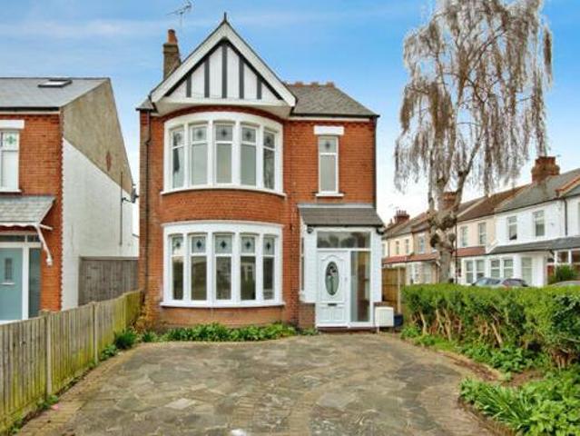 4 Bedroom Detached House For Sale In Southend on sea