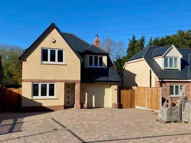 4 bedroom detached house for sale in Southend Road Howe Green CM2 CM2