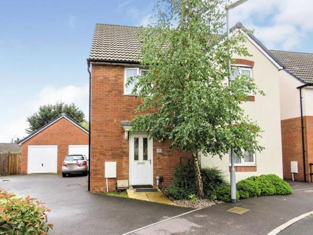 4 bedroom detached house for sale in Sovereign Place HATFIELD AL9