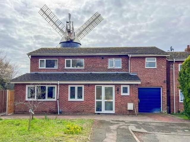 4 bedroom detached house for sale in Saxon Drive Burwell CB25