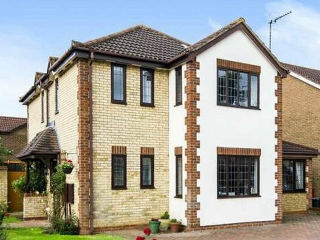 4 bedroom detached house for sale in Salisbury Road Flitwick MK45