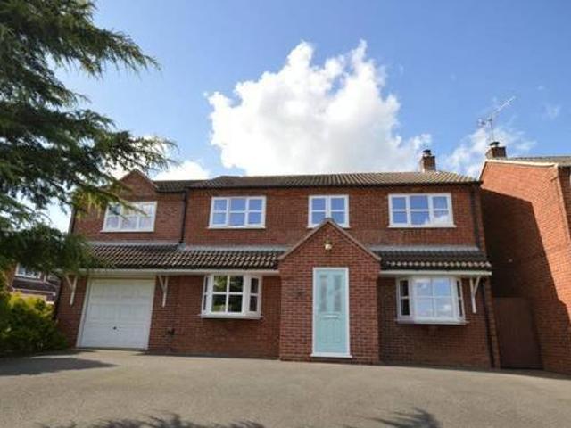 4 bedroom detached house for sale in Sandcliffe Road Midway Swadlincote Derbyshire DE11 DE11