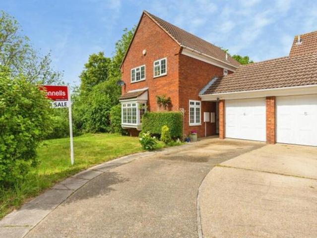 4 bedroom detached house for sale in Sanders Close, Kempston, Bedford, MK42