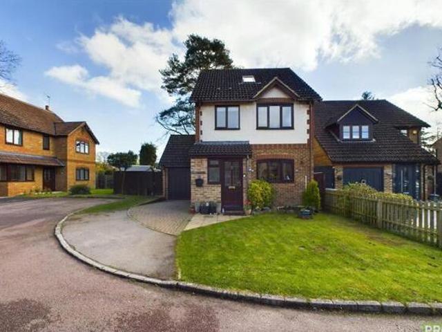 4 Bedroom Detached House For Sale In Sandhurst, Berkshire
