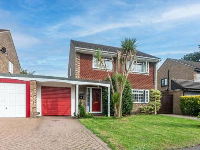 4 Bedroom Detached House For Sale In Sandhurst, Berkshire