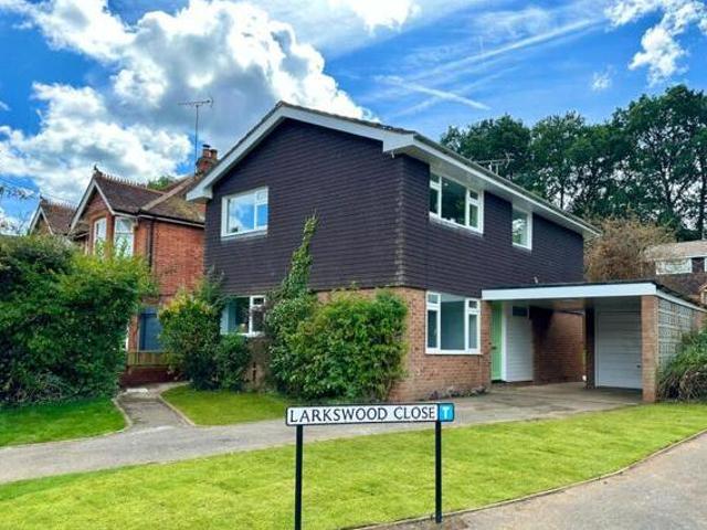 4 Bedroom Detached House For Sale In Sandhurst, Berkshire