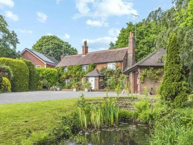 4 Bedroom Detached House For Sale In Sandhurst