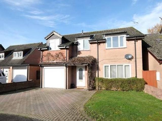 4 bedroom detached house for sale in Sandpiper Close SO40 SO40