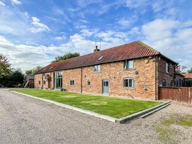 4 bedroom detached house for sale in Scawcett Lane West Carr Epworth DN9