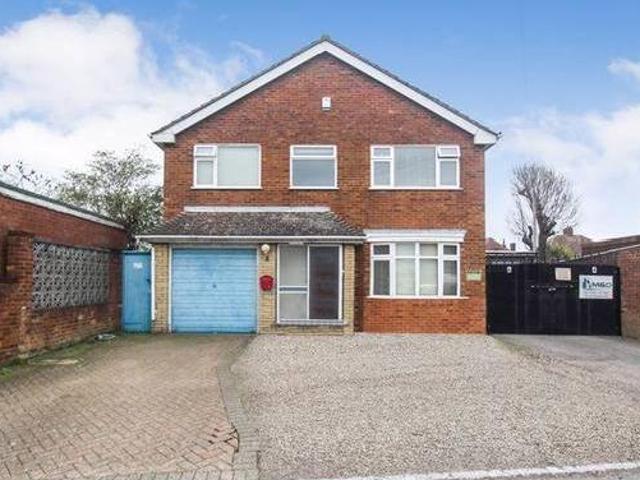 4 bedroom detached house for sale in School Lane Luton LU4