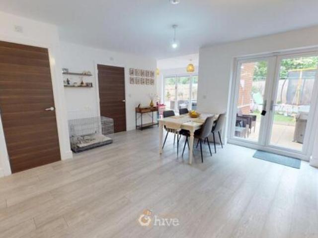 4 bedroom detached house for sale in School Lane, Wheatley Hills, Doncaster, DN2