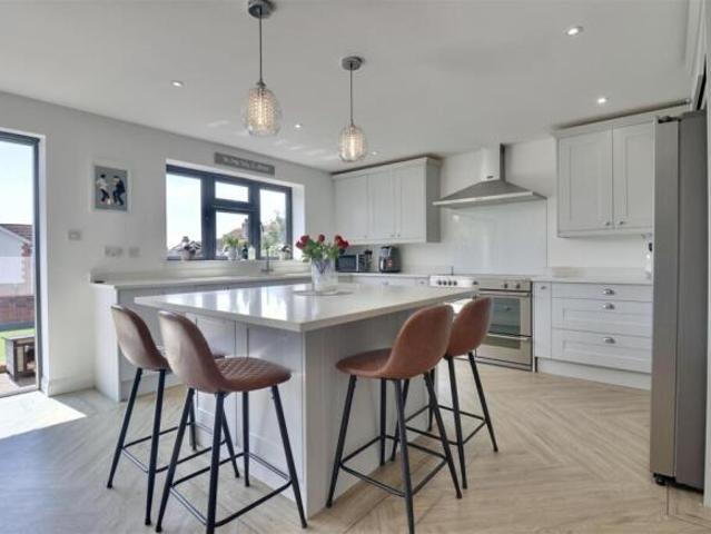 4 bedroom detached house for sale in Sea View Road, Drayton, PO6