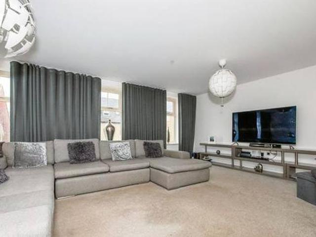 4 bedroom detached house for sale in Seals Drive Ackworth WF7