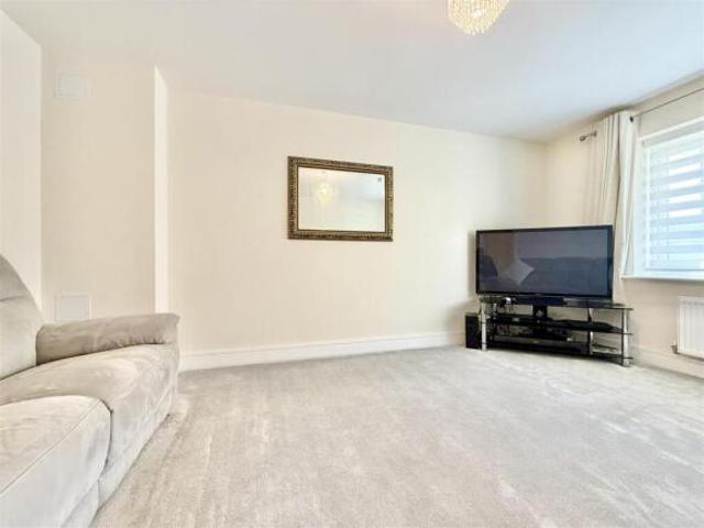 4 bedroom detached house for sale in Searle Crescent, Broomfield, Chelmsford, CM1