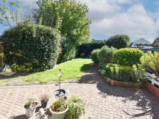 4 bedroom detached house for sale in Second Avenue, Hook End, Brentwood, CM15
