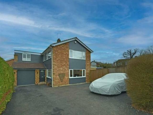 4 bedroom detached house for sale in Sedgmoor Road Flackwell Heath High Wycombe HP10