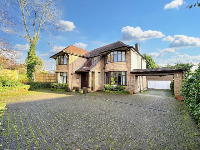 4 bedroom detached house for sale in Sedgley Park Road, Prestwich, M25