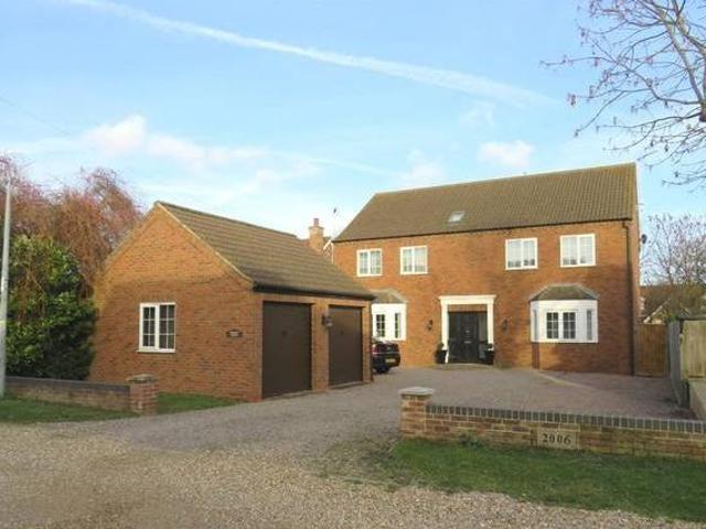 4 bedroom detached house for sale in Shaftesbury Avenue March PE15