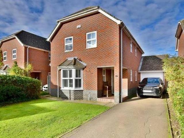 4 bedroom detached house for sale in Sharps Field Headcorn Ashford Kent TN27