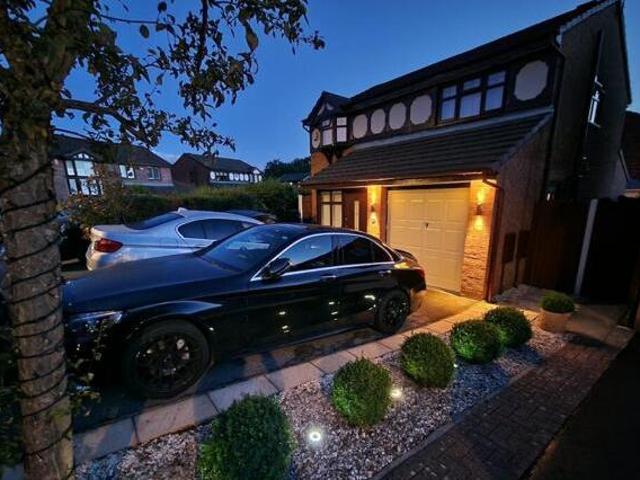 4 Bedroom Detached House For Sale In Shaw, Oldham