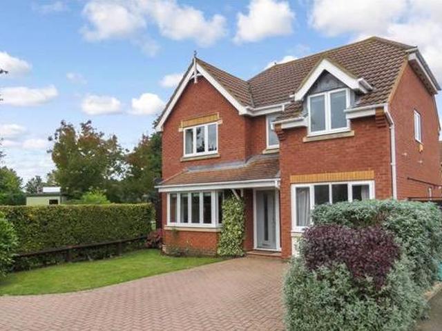 4 bedroom detached house for sale in Sheepwalk Close Potton Sandy Bedfordshire SG19 SG19