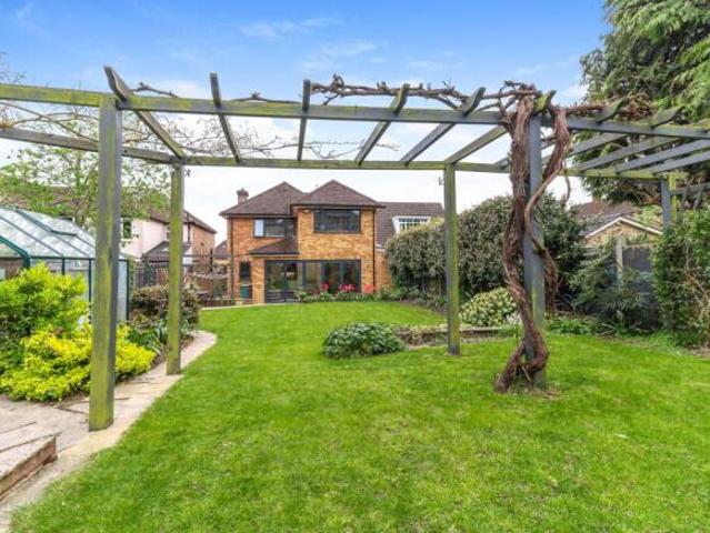 4 bedroom detached house for sale in Sheepcot Drive, Watford, WD25