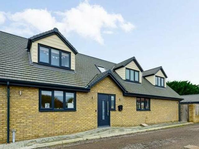 4 bedroom detached house for sale in Shefford Road Meppershall SG17