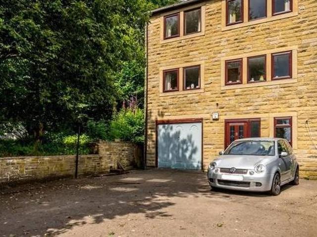 4 bedroom detached house for sale in Shelf Hall Lane Shelf Halifax HX3