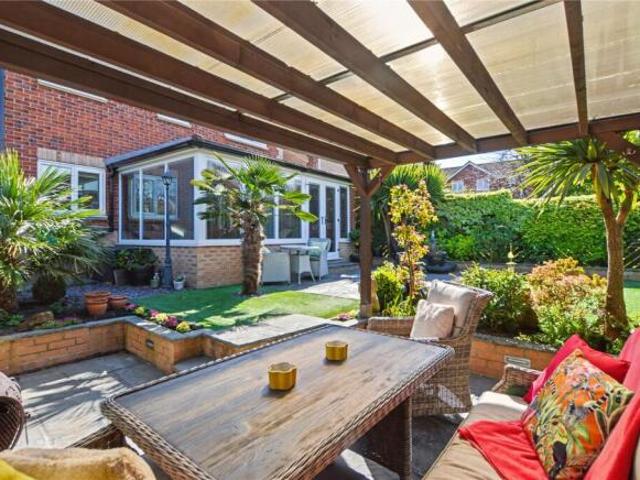 4 bedroom detached house for sale in Shelley Crescent, Oulton, Leeds, West Yorkshire, LS26