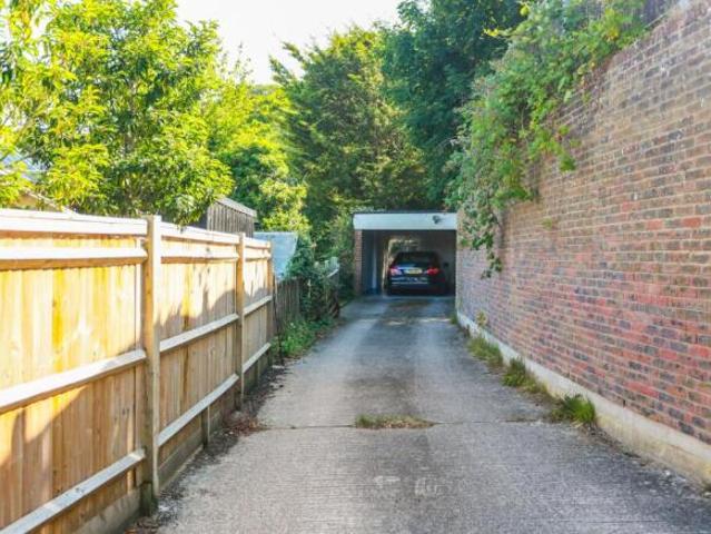 4 bedroom detached house for sale in Shepherds Croft, Brighton, BN1