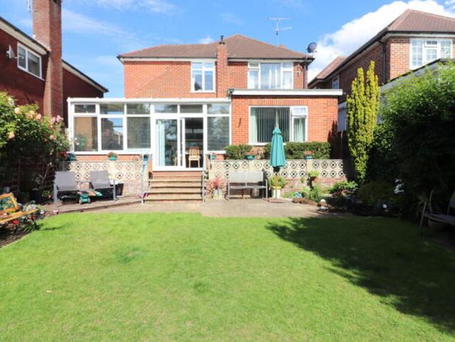 4 bedroom detached house for sale in Sherborne Avenue, Luton, Bedfordshire, LU2 7BD, LU2