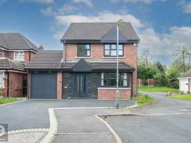 4 bedroom detached house for sale in Sherwood Mews, Hall Green.
