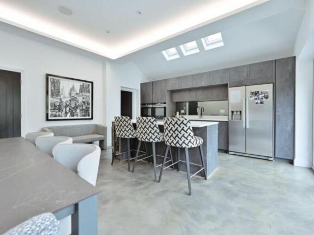4 bedroom detached house for sale in Sherwoods Road, Bushey, Watford, WD19
