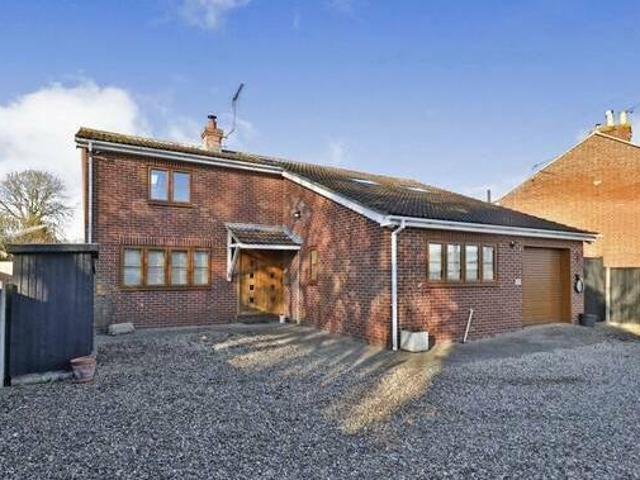 4 bedroom detached house for sale in Shipdham Road Dereham NR19