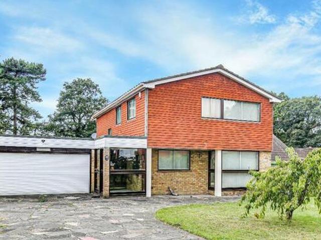 4 Bedroom Detached House For Sale In Shirley, Croydon