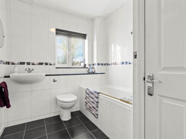 4 bedroom detached house for sale in Silver Birch Grove, Leamington Spa, CV31