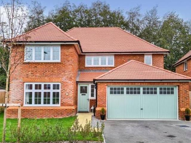 4 bedroom detached house for sale in Skylark Way Barnham Bognor Regis PO22 PO22