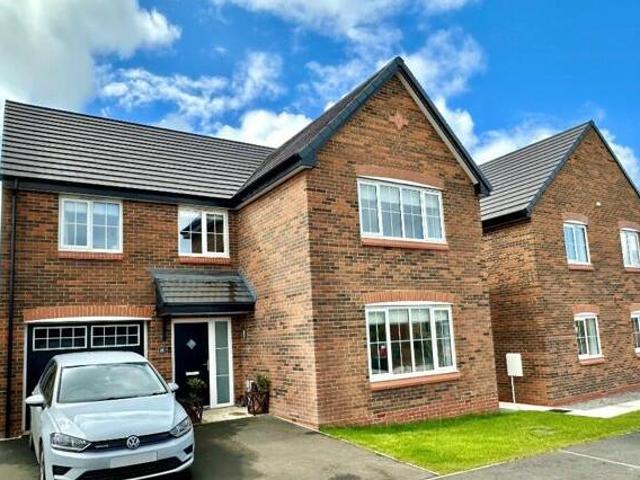 4 Bedroom Detached House For Sale In Skelton in cleveland