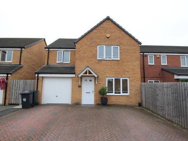 4 bedroom detached house for sale in Sparrowhawk Way Wathupondearne S63