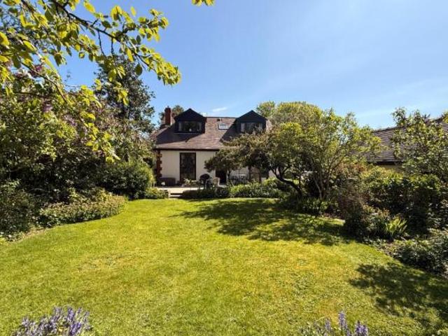 4 bedroom detached house for sale in Speeton Avenue, Horton Bank Top, Bradford, BD7